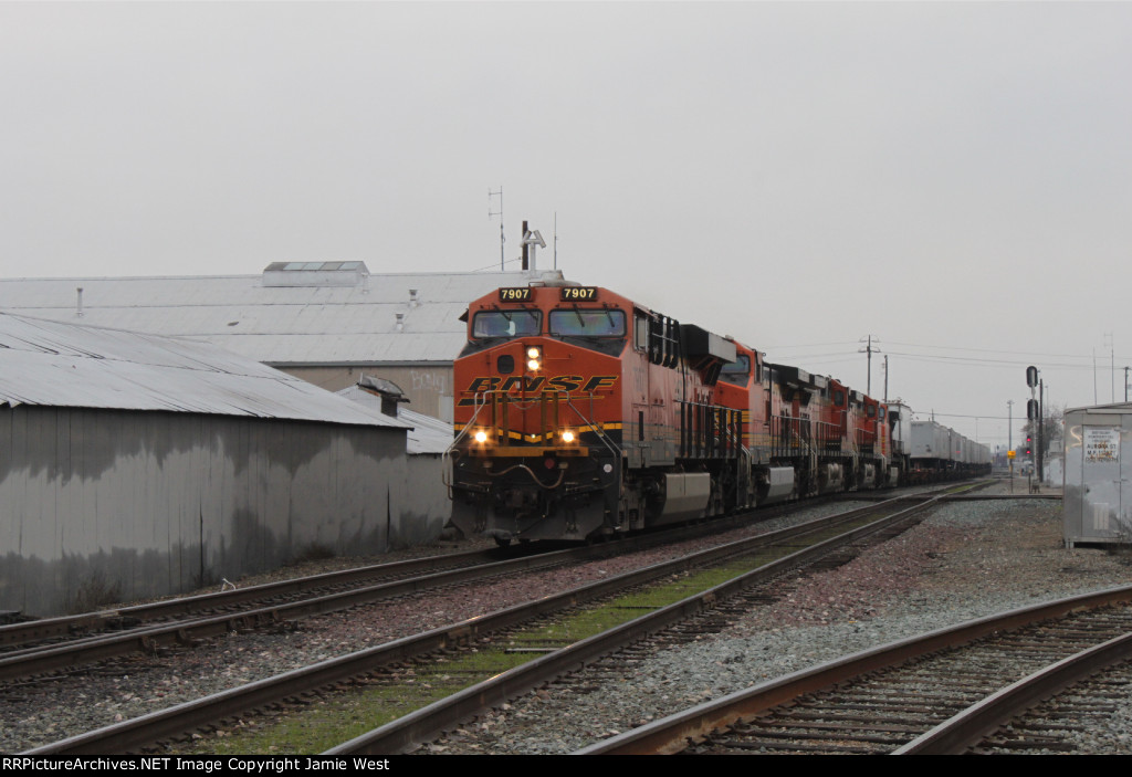BNSF 7907